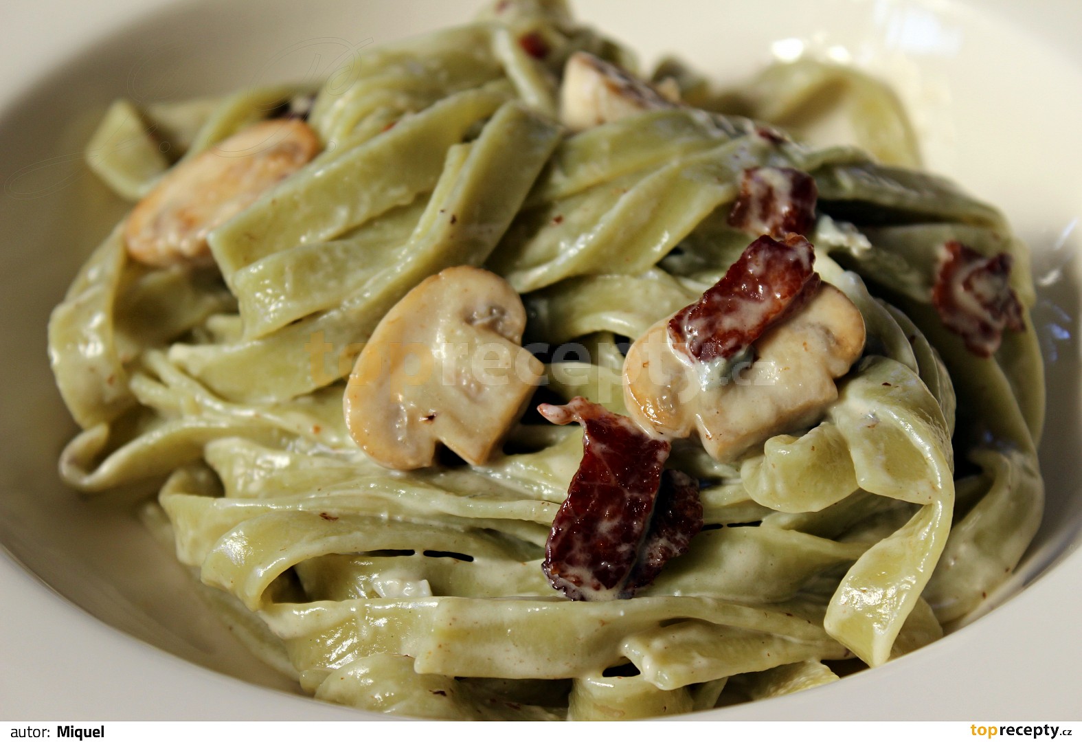 Špenátové tagliatelle po benátsku recept - TopRecepty.cz