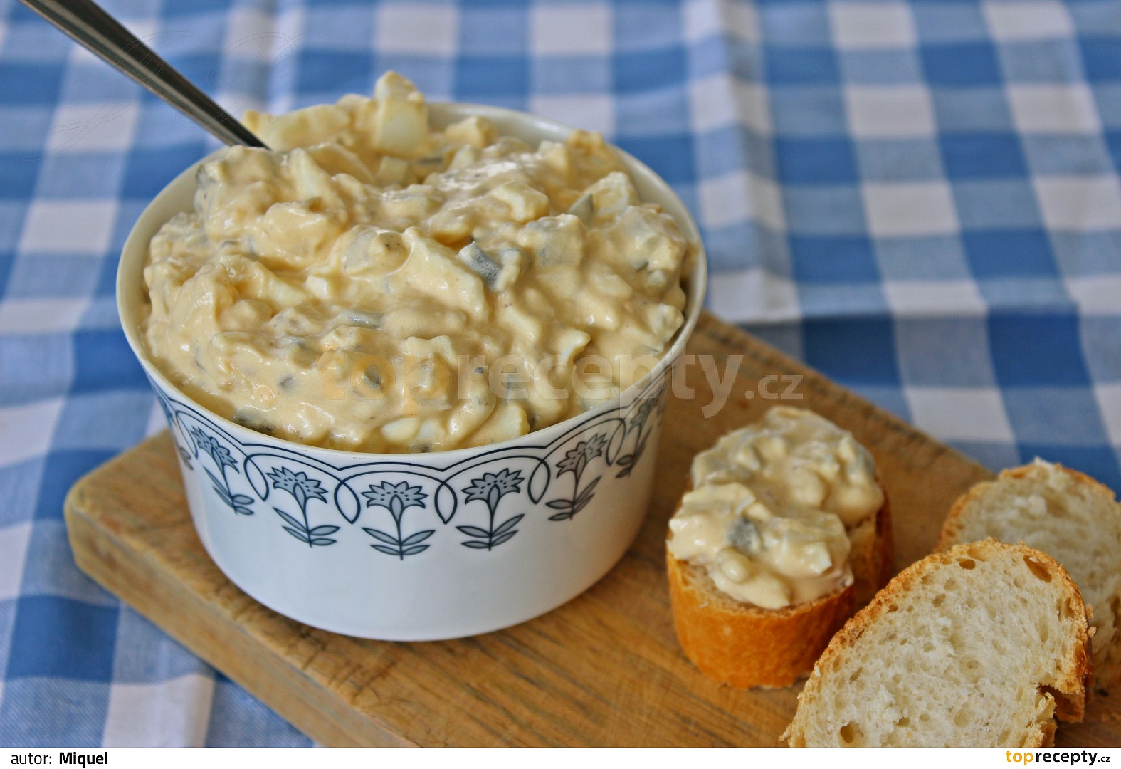 Vajíčkový salát recept - TopRecepty.cz