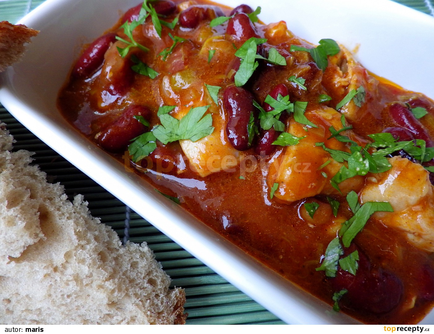 Kuřecí ragú s pórkem, fazolemi a kukuřicí recept - TopRecepty.cz