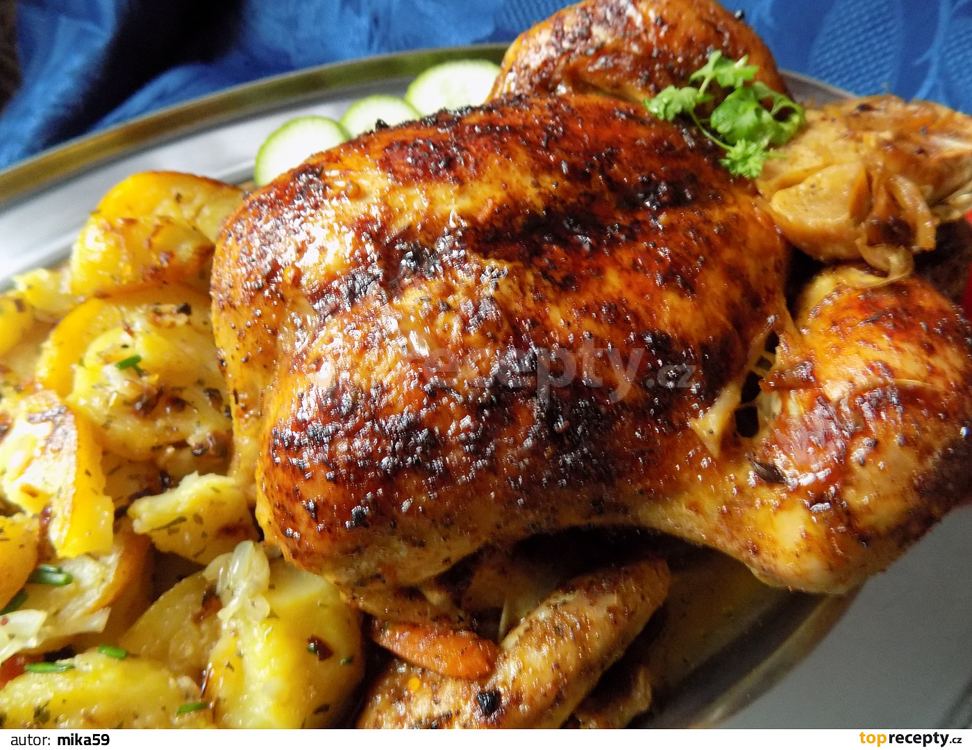 Pomalu pečené kuře v pečícím sáčku na cibuli recept - TopRecepty.cz