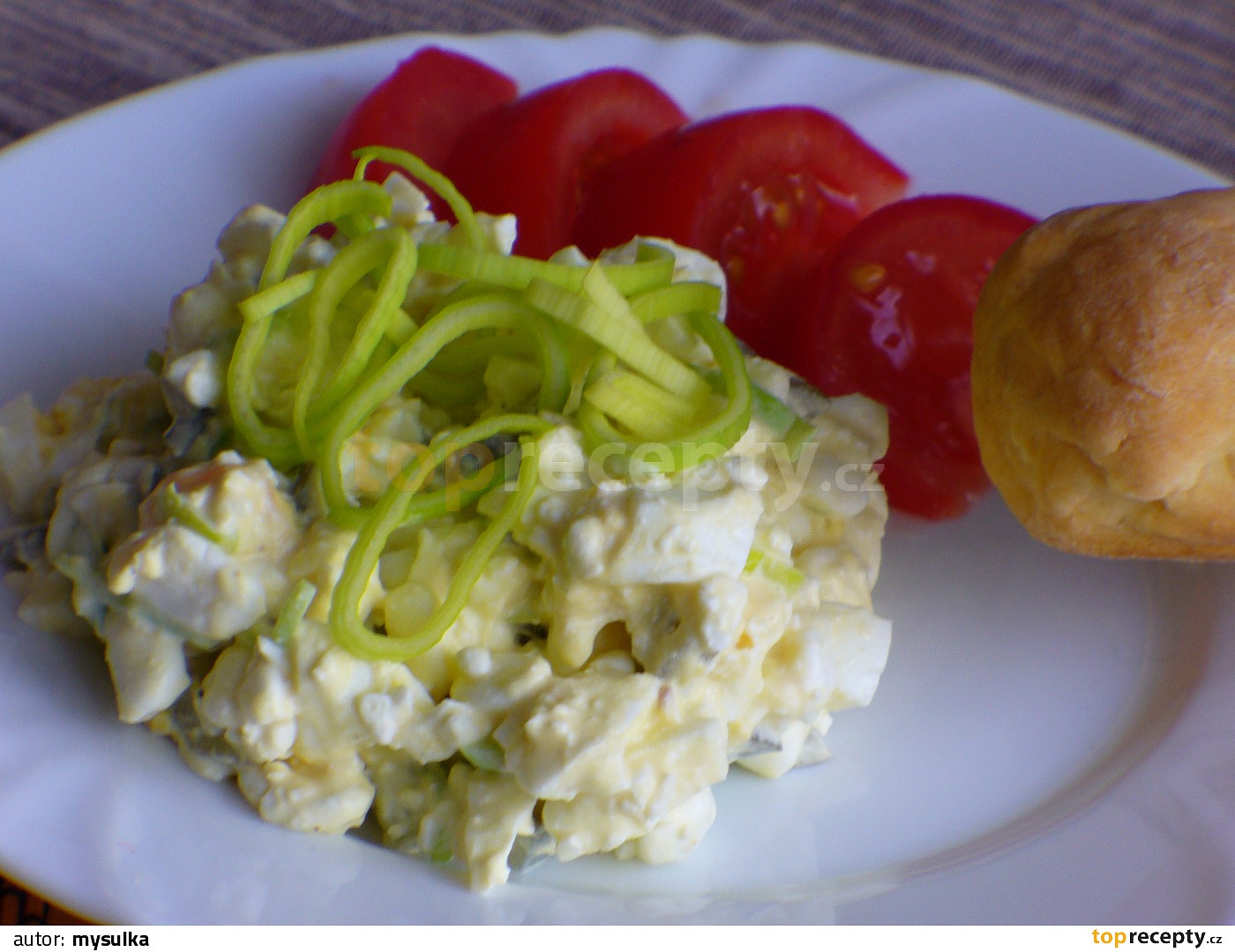 Vajíčkový salát s cottage sýrem recept - TopRecepty.cz