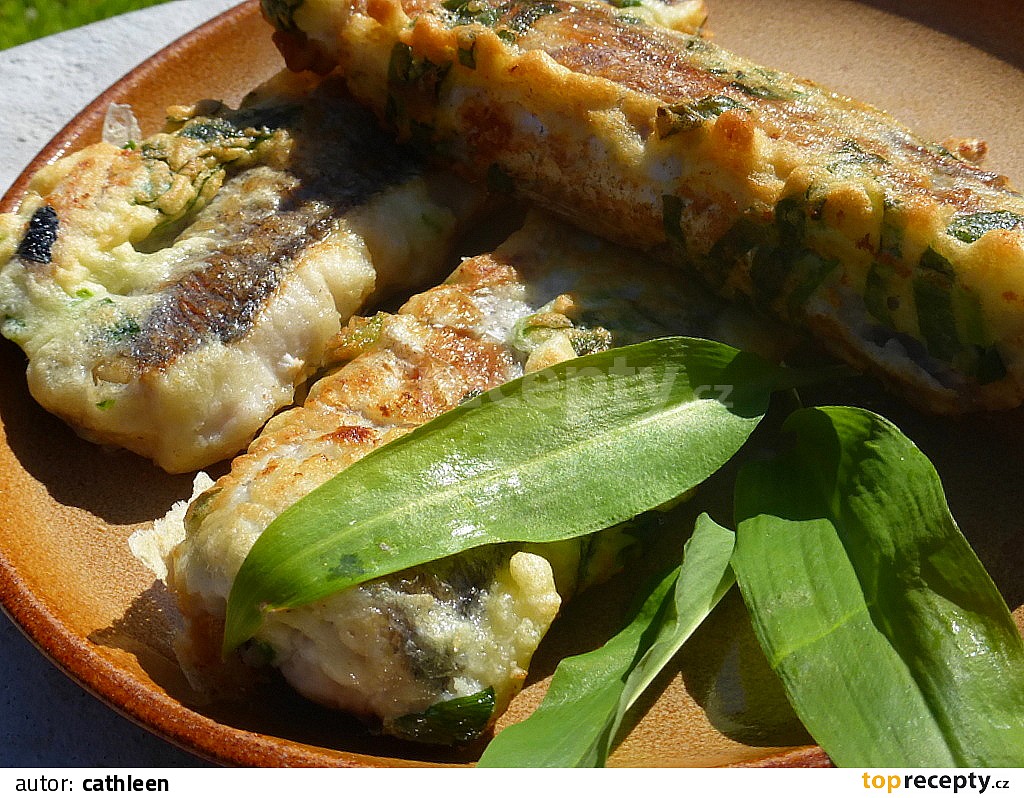 Hejk v těstíčku s medvědím česnekem recept - TopRecepty.cz