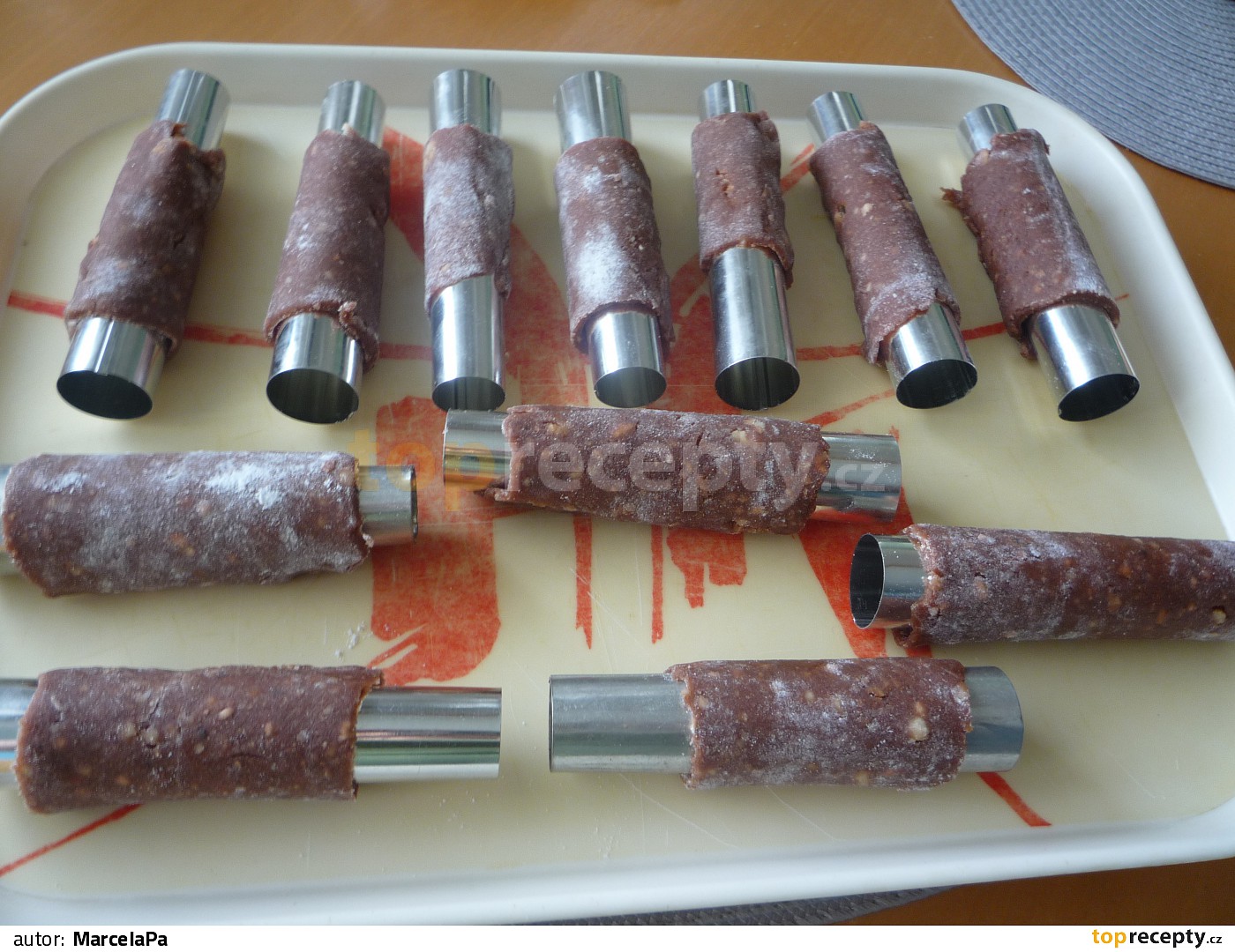 Ořechové nepečené trubičky - TopRecepty.cz