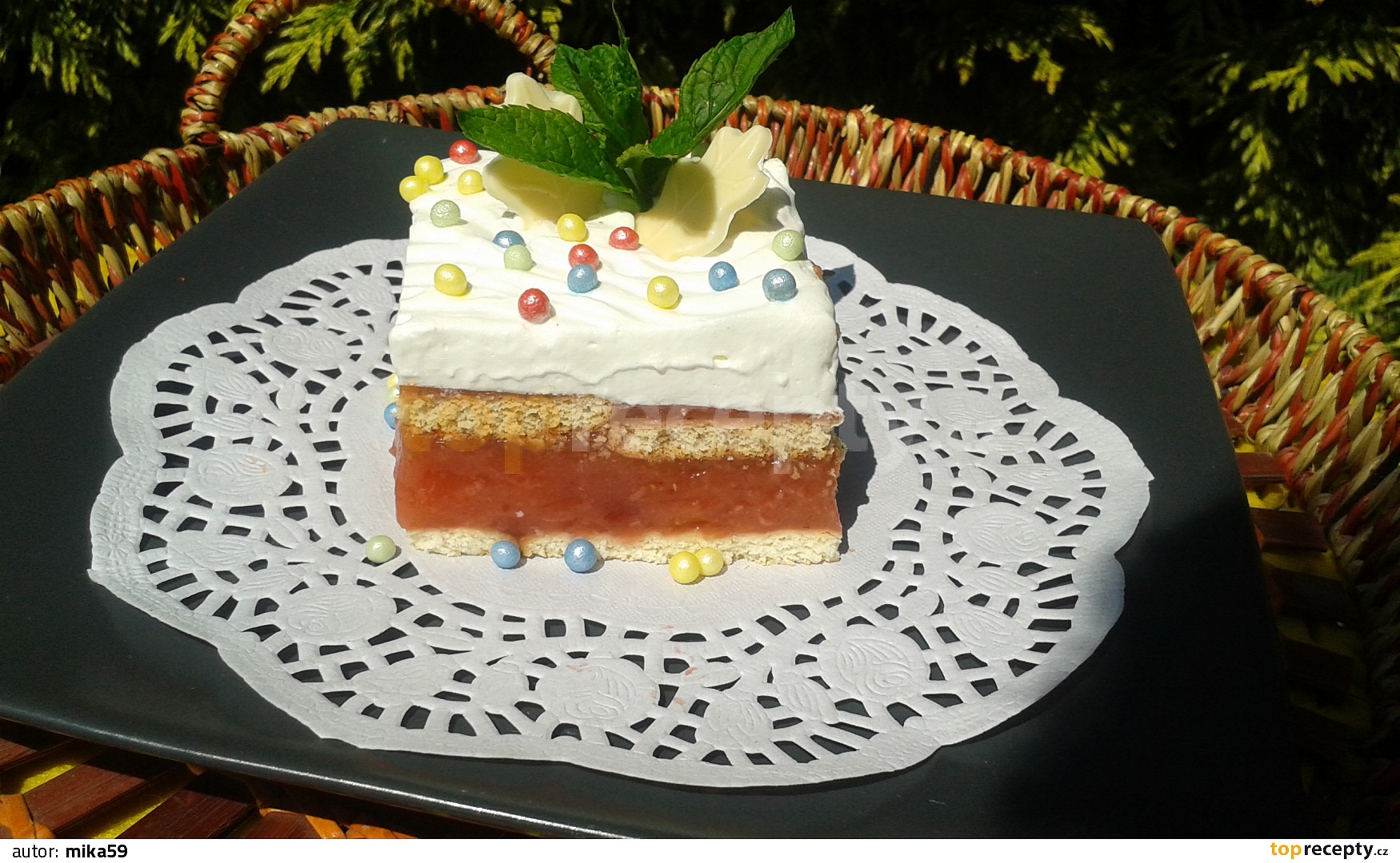 Nepečené jahodové řezy recept - TopRecepty.cz