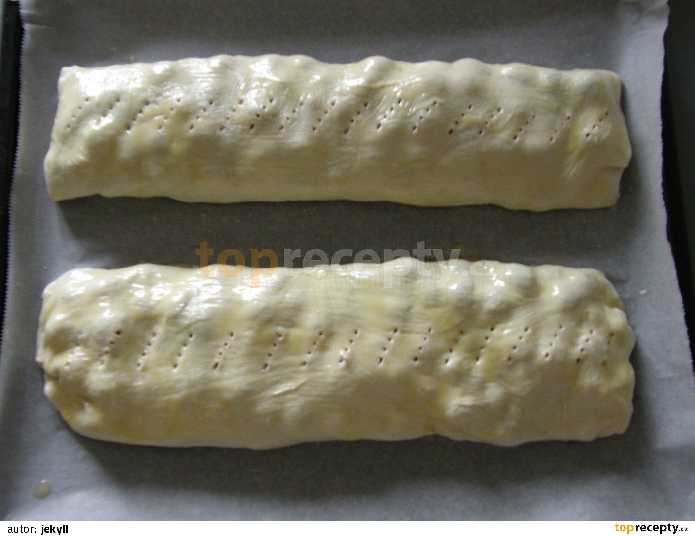 Štrúdl višňovo-makový recept - TopRecepty.cz