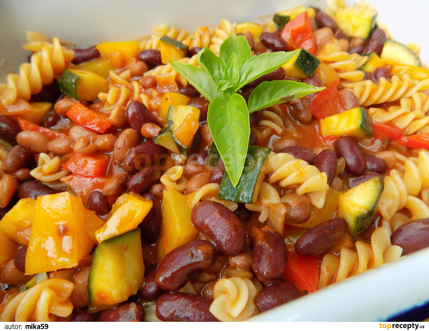 Těstoviny se zeleninou a fazolemi recept - TopRecepty.cz