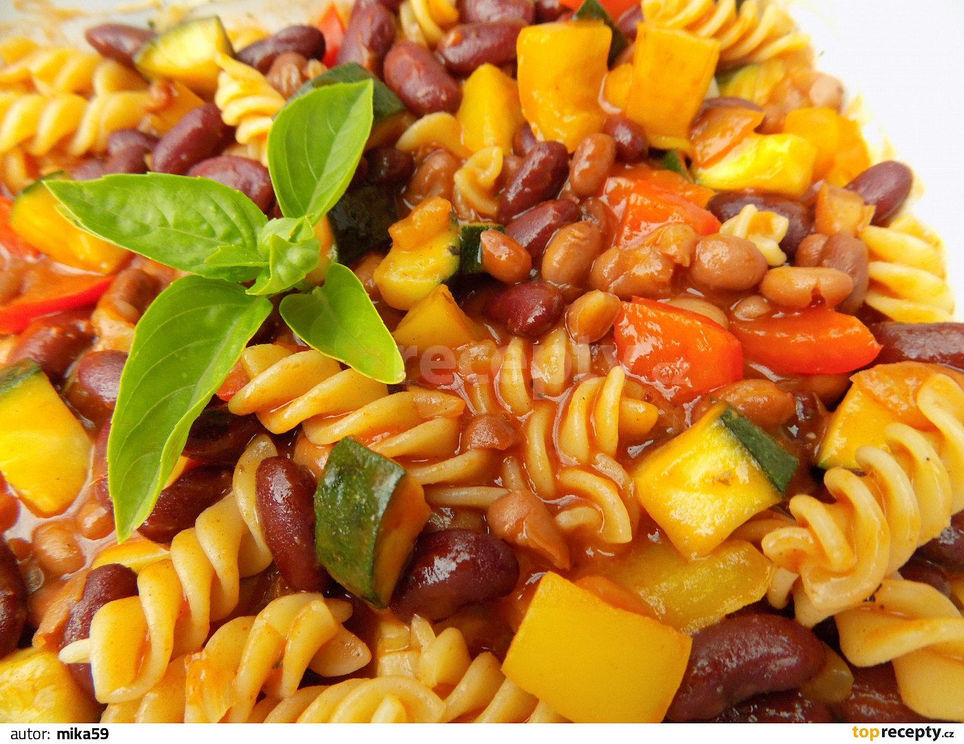 Těstoviny se zeleninou a fazolemi recept - TopRecepty.cz
