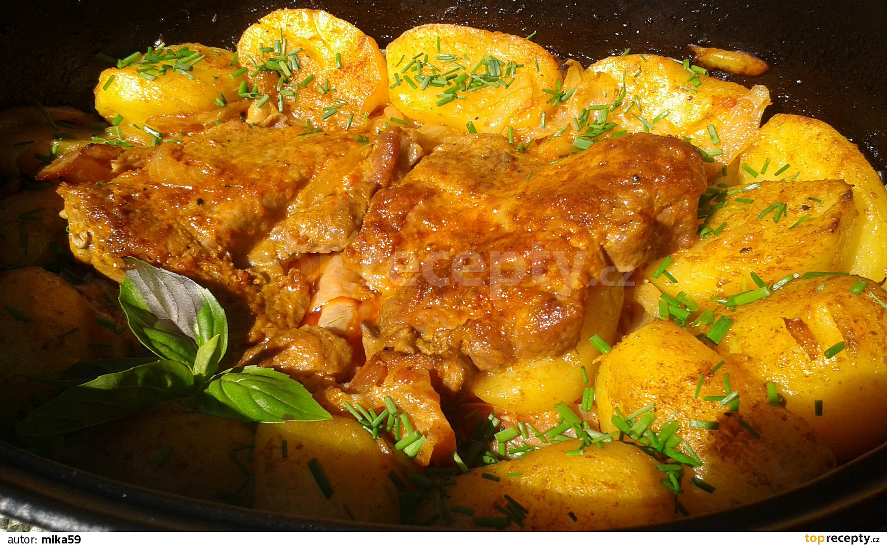 Křenová krkovička pečená s brambory recept - TopRecepty.cz