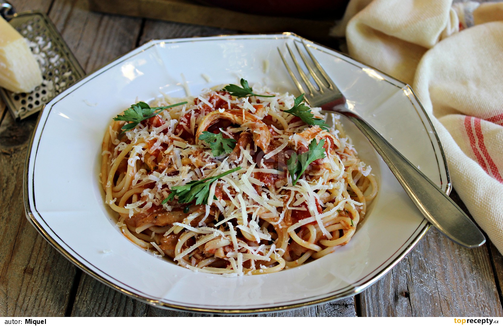 Kuřecí ragú s těstovinami recept - TopRecepty.cz