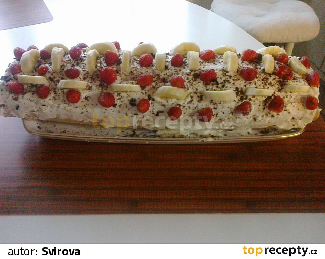 Bezé roláda s banánem recept - TopRecepty.cz