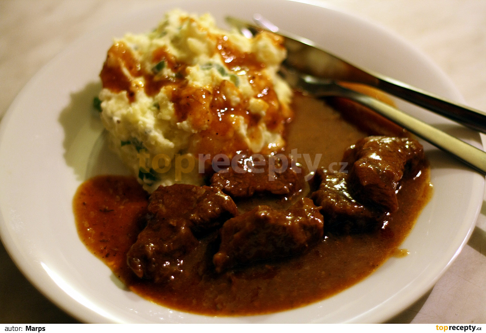 Hovězí přední na divoko recept - TopRecepty.cz