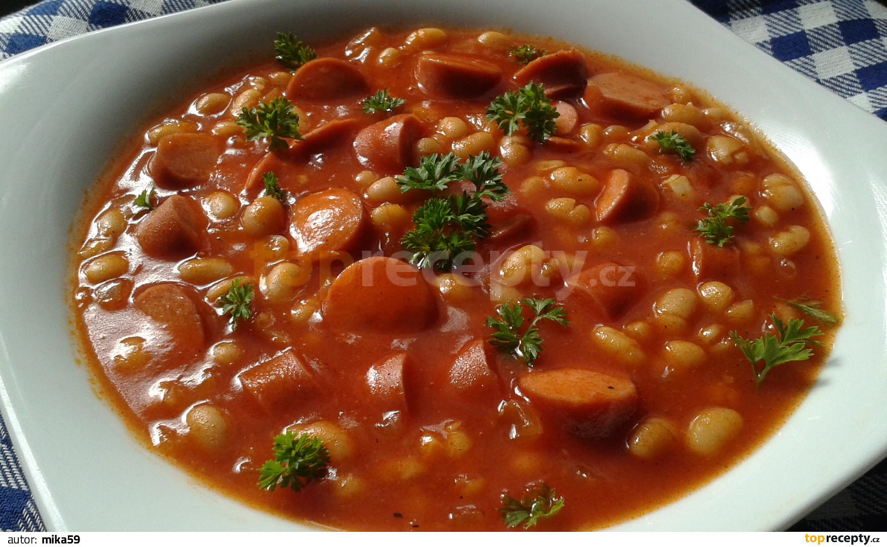 Trenčiansky párek s fazolí po domácku recept - TopRecepty.cz