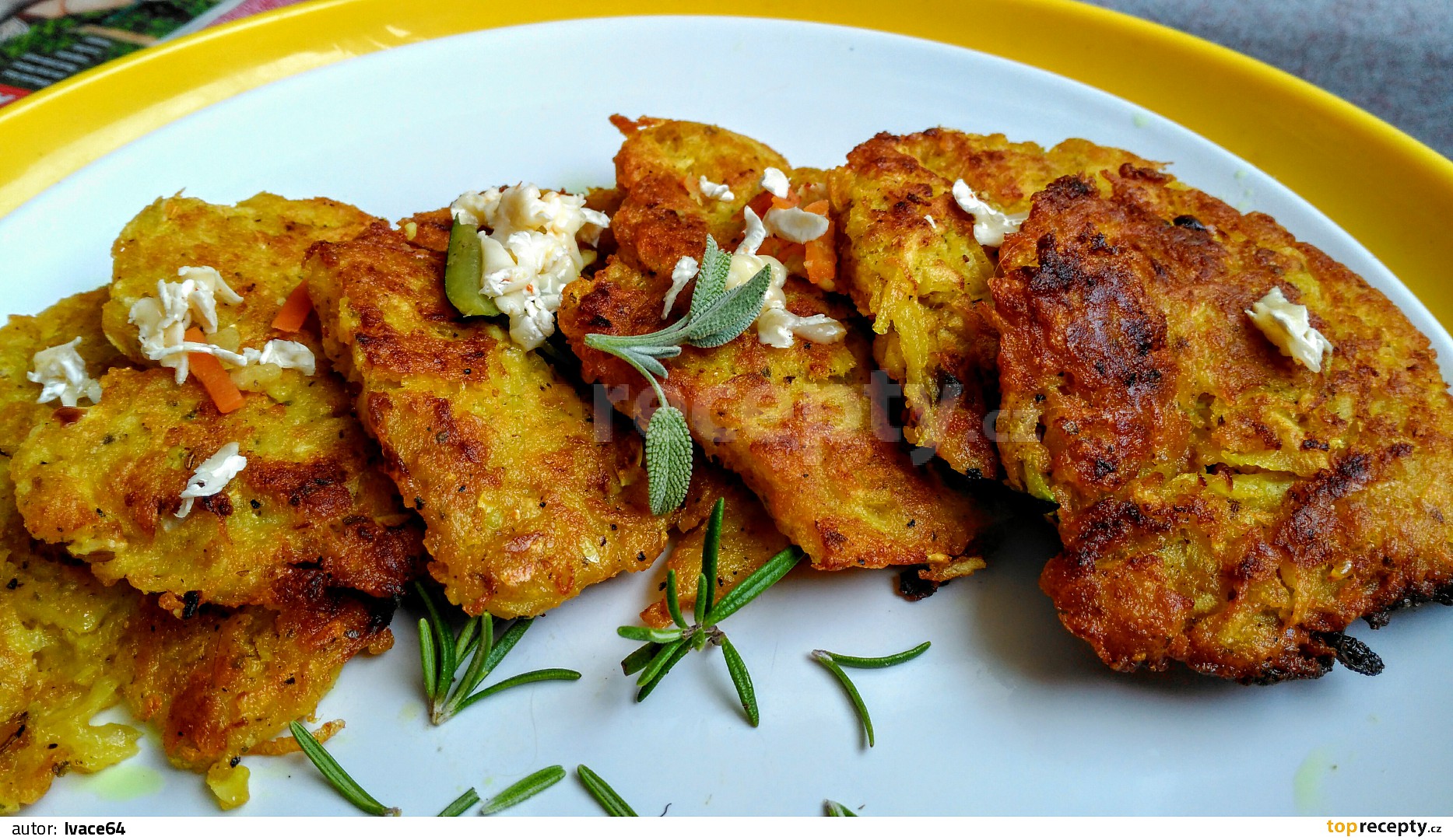 Bramborák s cuketou a čerstvou majoránkou recept - TopRecepty.cz