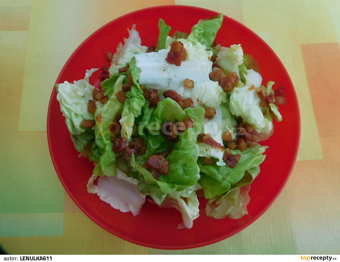 Hlávkový salát se zálivkou a špekem recept - TopRecepty.cz