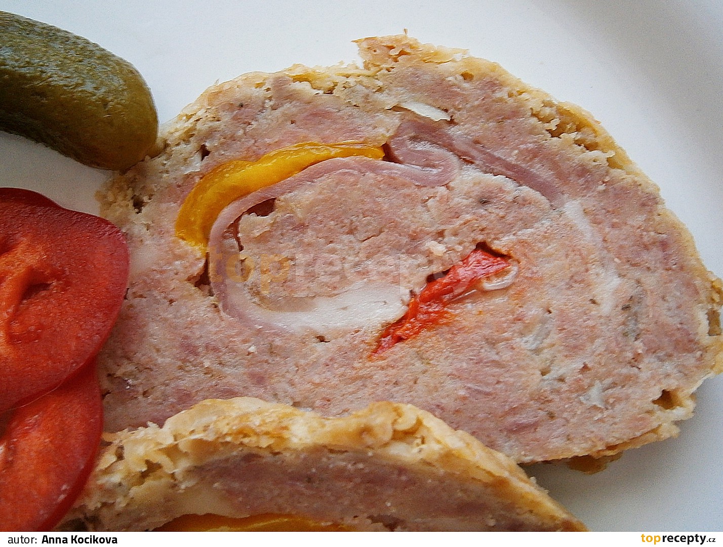 Plněná masová roláda z více druhů surovin recept - TopRecepty.cz