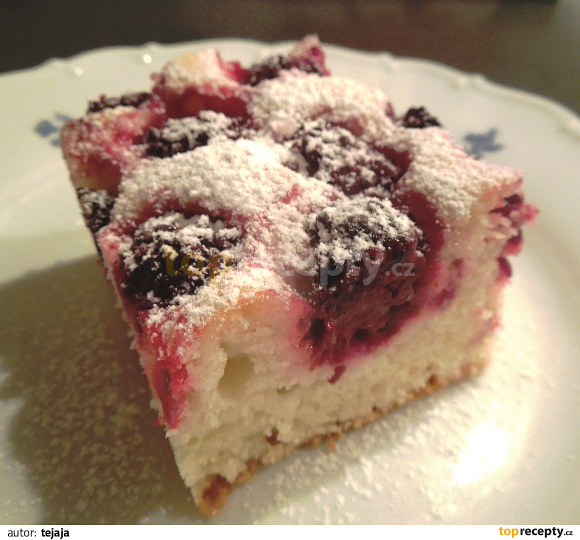 Jednoduchý ovocný koláč recept - TopRecepty.cz