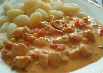 Kuřecí ragú na paprice - TopRecepty.cz