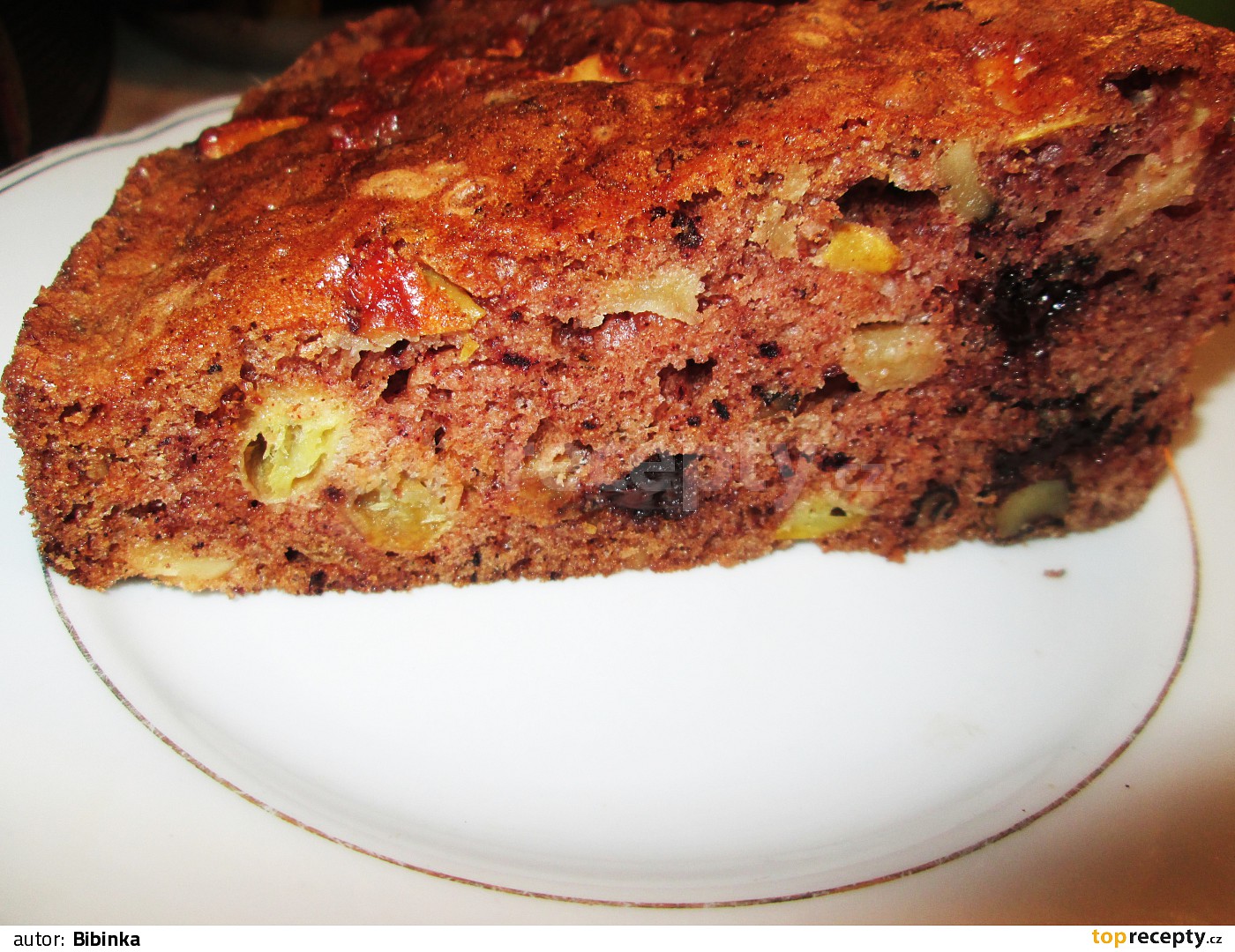 Jablkovo - ořechový koláč s čokoládou recept - TopRecepty.cz