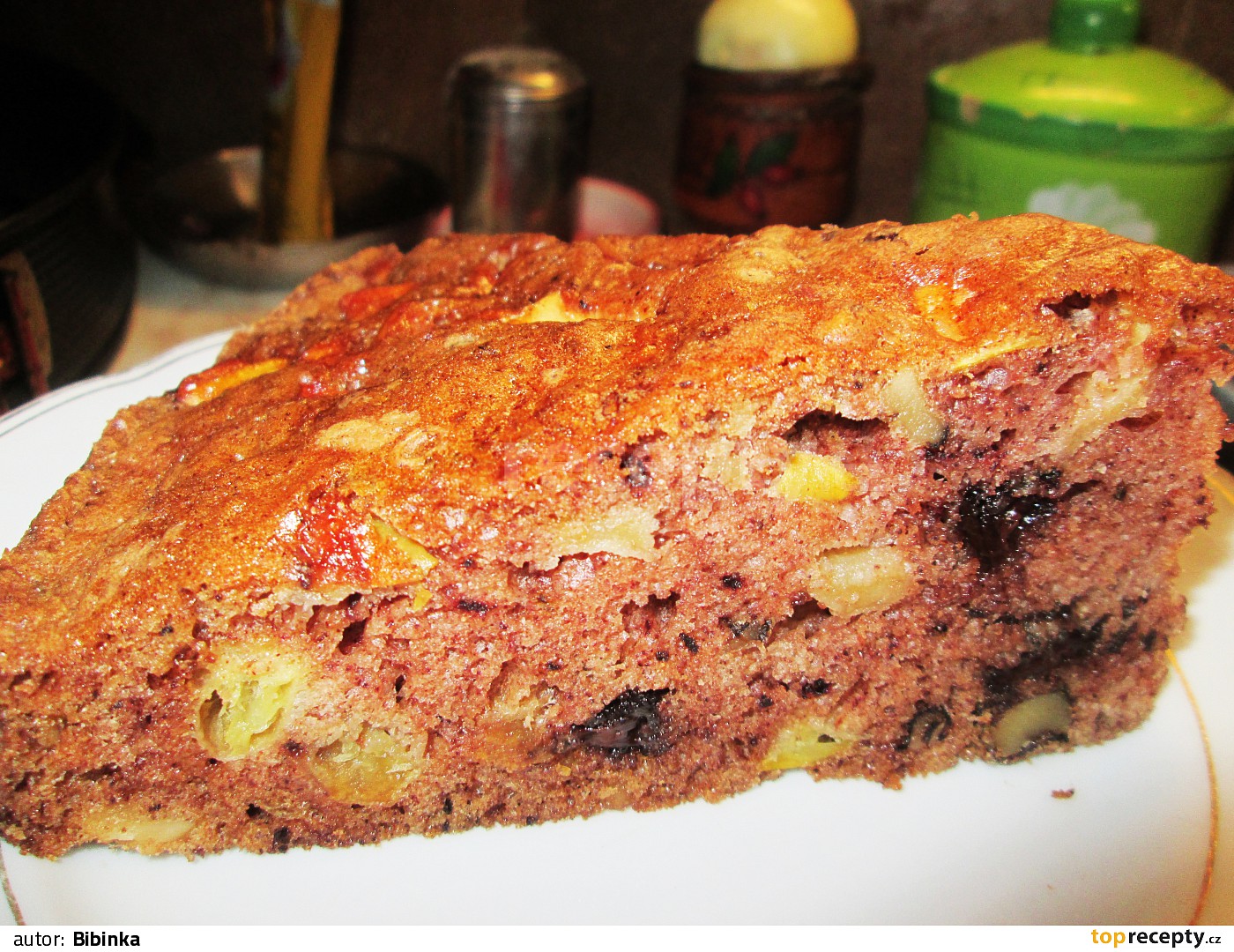 Jablkovo - ořechový koláč s čokoládou recept - TopRecepty.cz