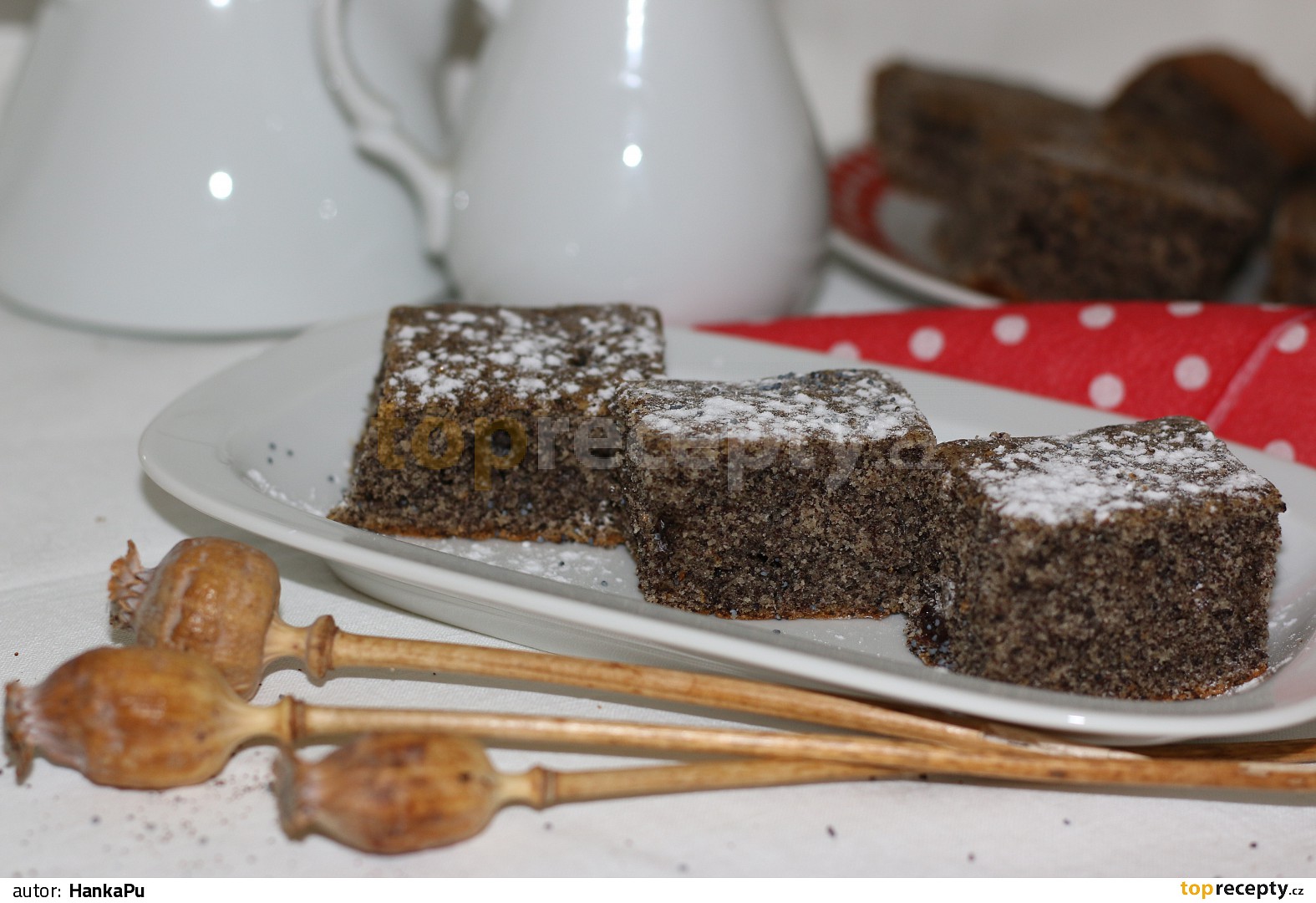 Makovec bez mléka a vajec recept - TopRecepty.cz