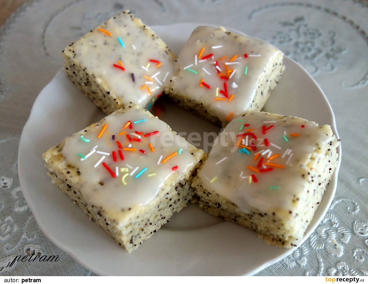 Makovec s celým mákem bez lepku, mléka a vajec recept - TopRecepty.cz