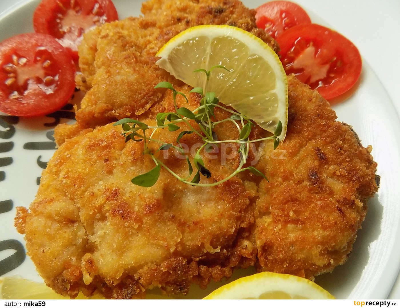 Kuřecí řízek s hořčicí, obalený v česnekové strouhance recept ...