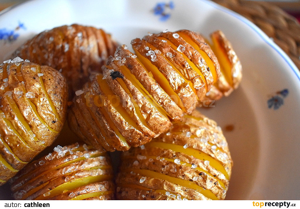 Pečené brambory Hasselback recept - TopRecepty.cz