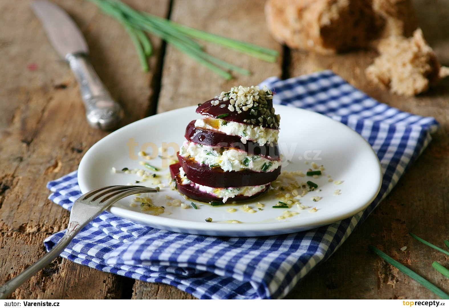 Červená řepa s Lučinou a konopným semínkem recept - TopRecepty.cz