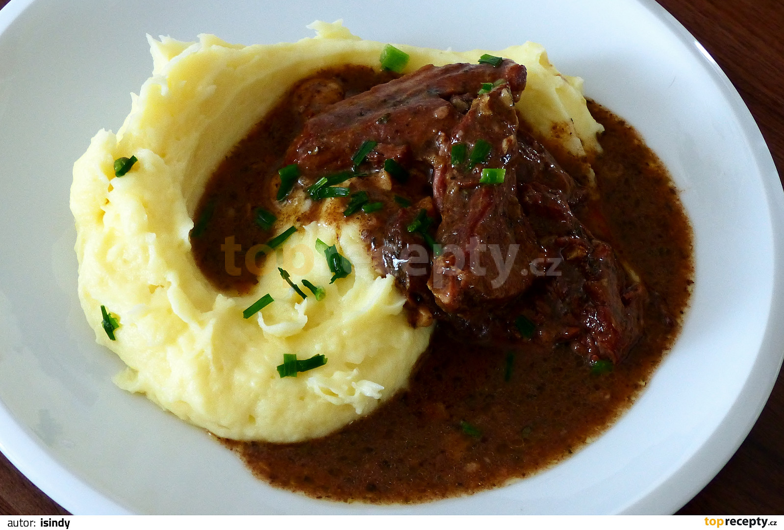 Hovězí kližka na česneku a majoránce recept - TopRecepty.cz