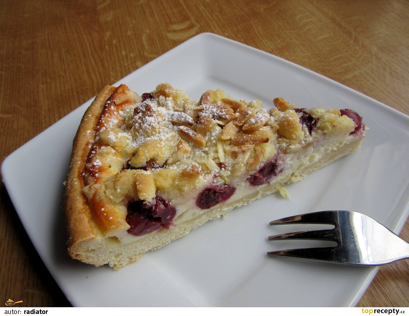 Meruňkový koláč s tvarohem a drobenkou recept - TopRecepty.cz