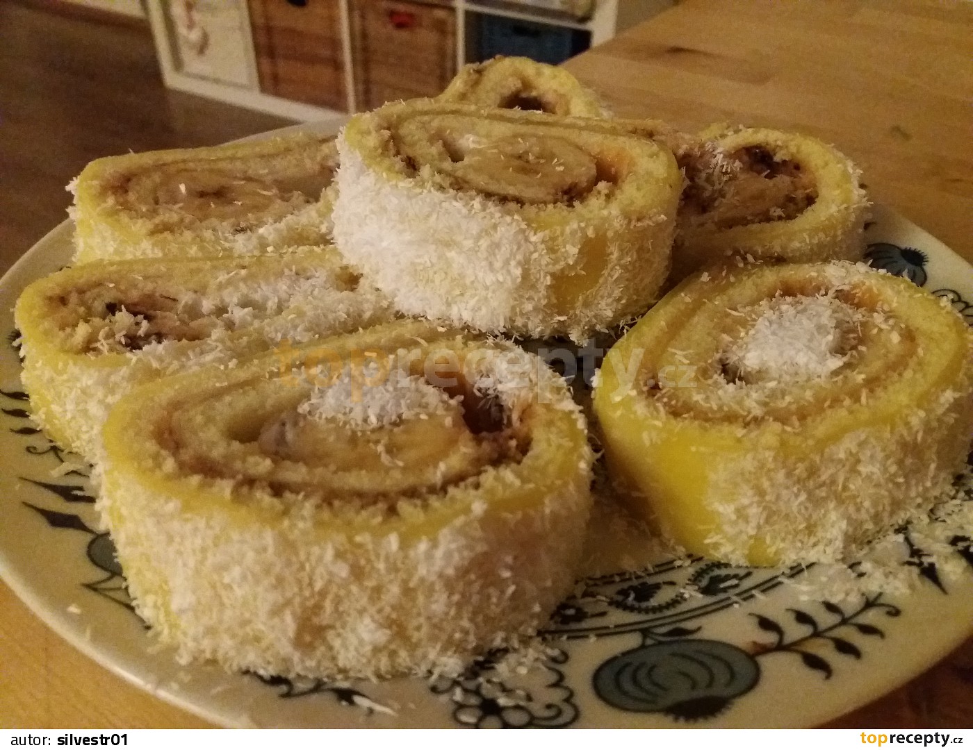 Nadýchaná piškotová roláda recept - TopRecepty.cz