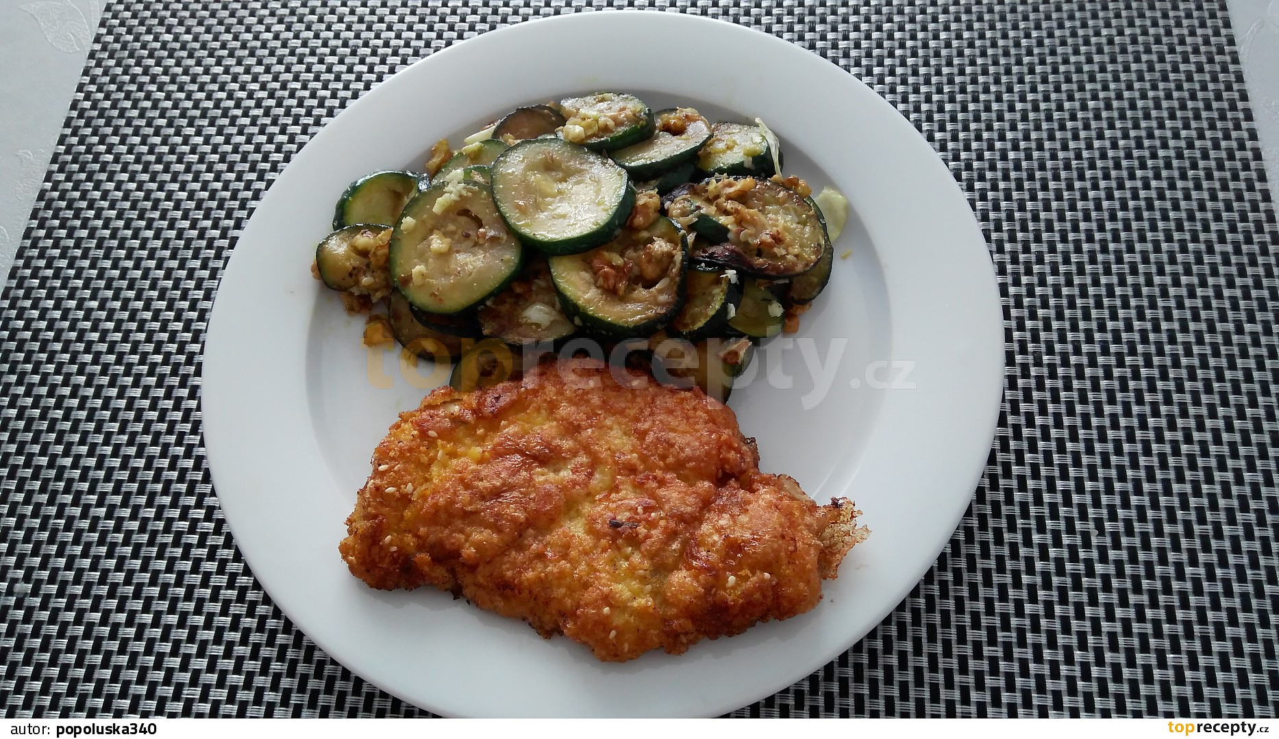 Jednoduše marinovaný kuřecí řízek recept - TopRecepty.cz