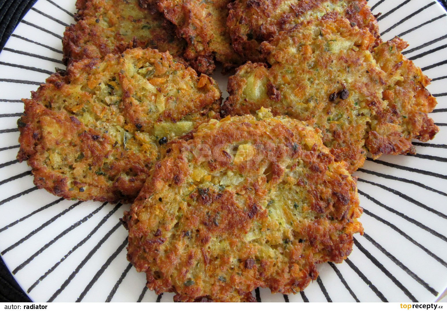 Zeleninové bramboráčky recept - TopRecepty.cz