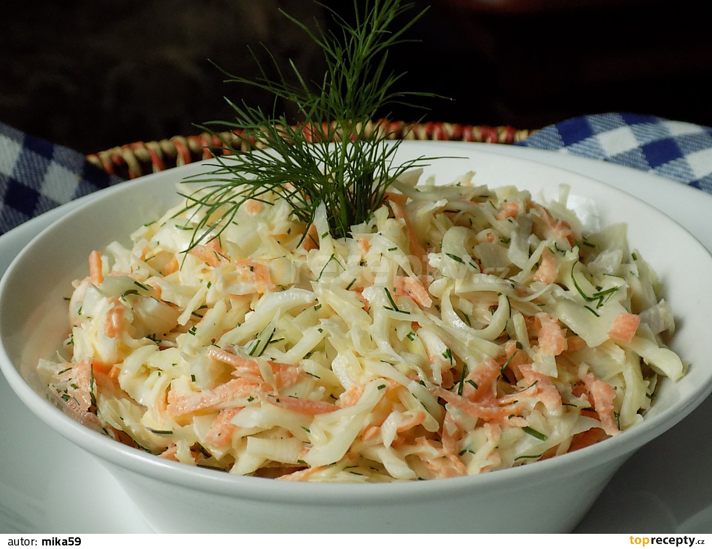 Zelný salát s mrkví a koprem recept - TopRecepty.cz