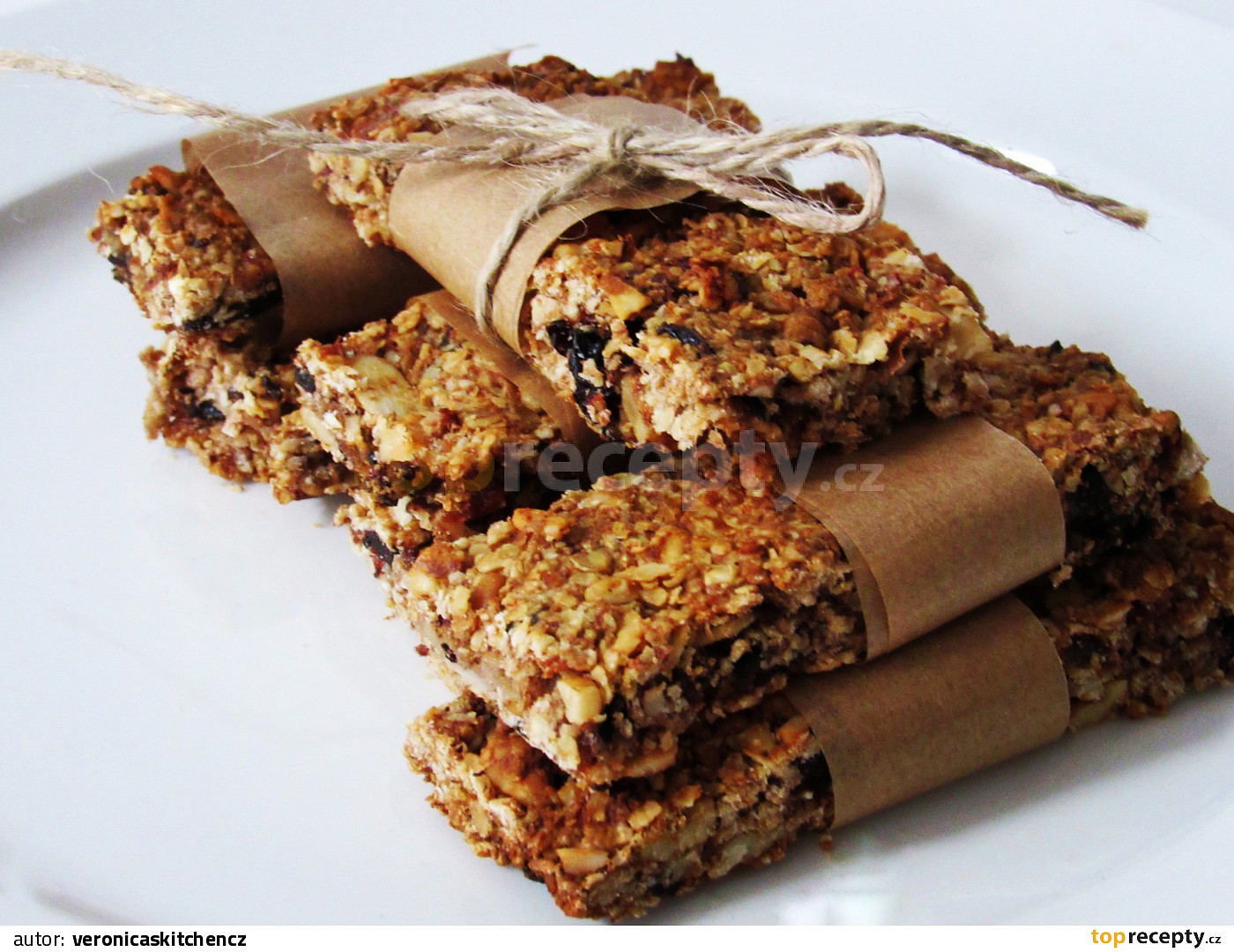 Výborné domácí müsli tyčinky recept - TopRecepty.cz