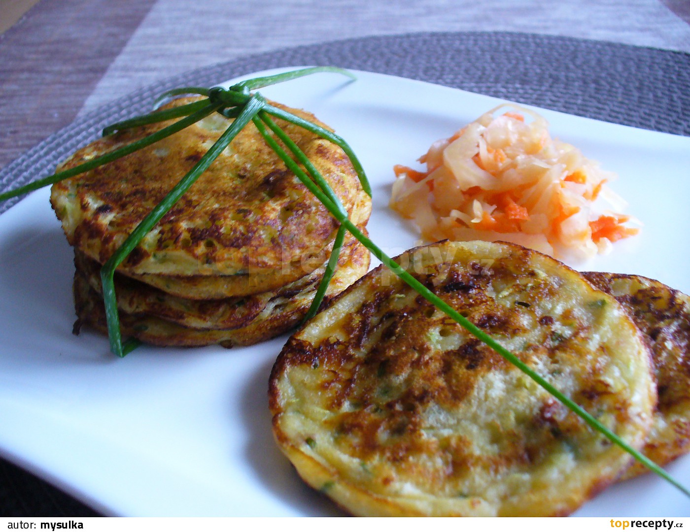Cuketové lívance na slano recept - TopRecepty.cz