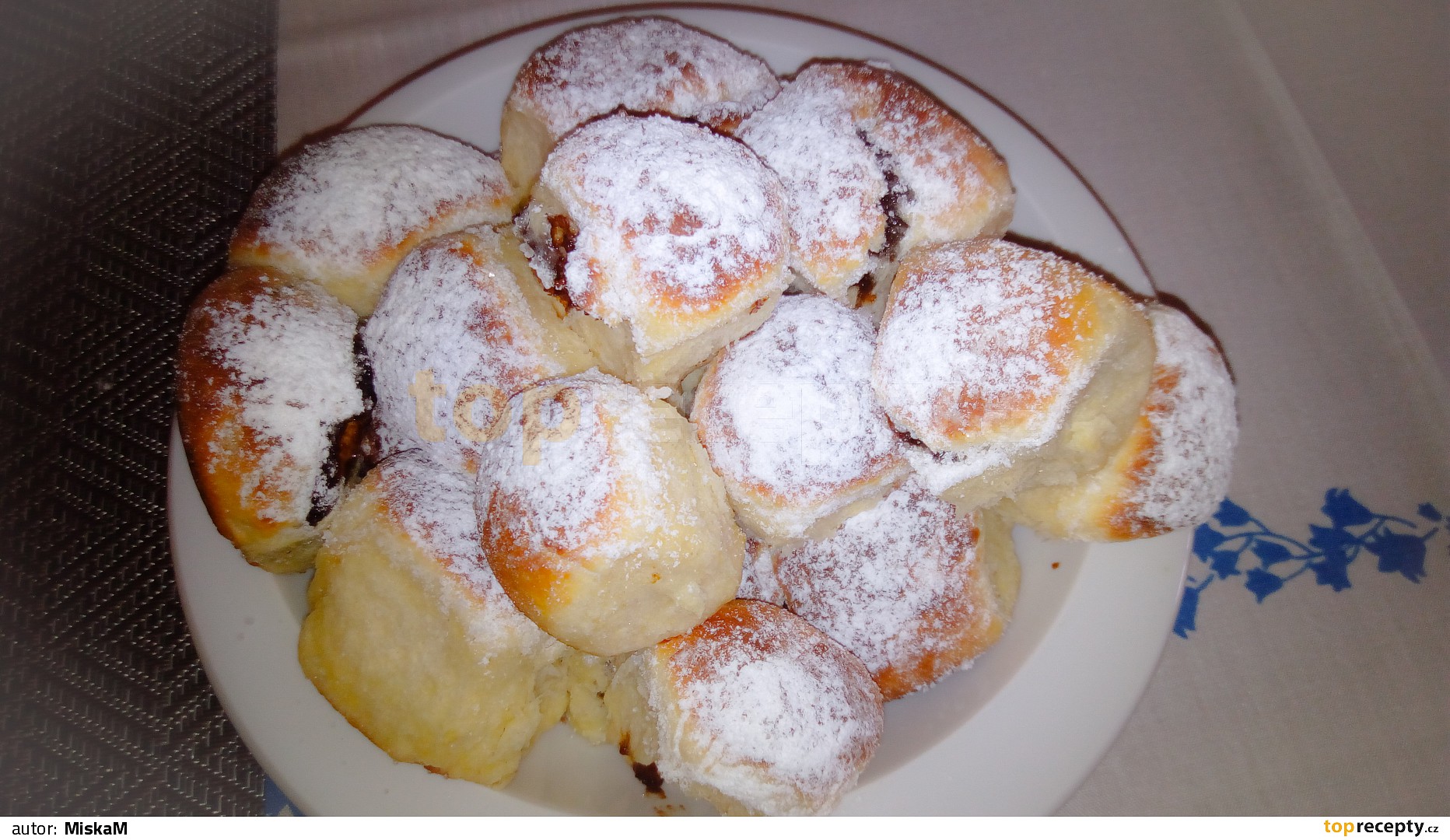 Kynuté Honzovy buchty s povidly recept - TopRecepty.cz