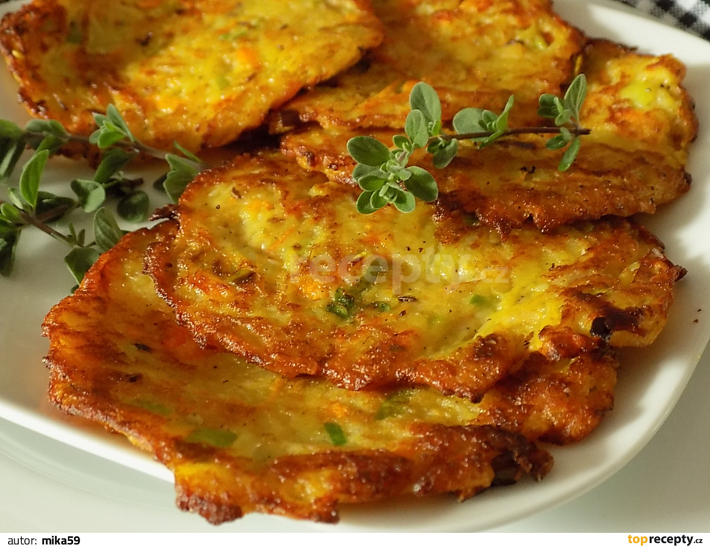 Bramboráky s mrkví a pórkem recept - TopRecepty.cz