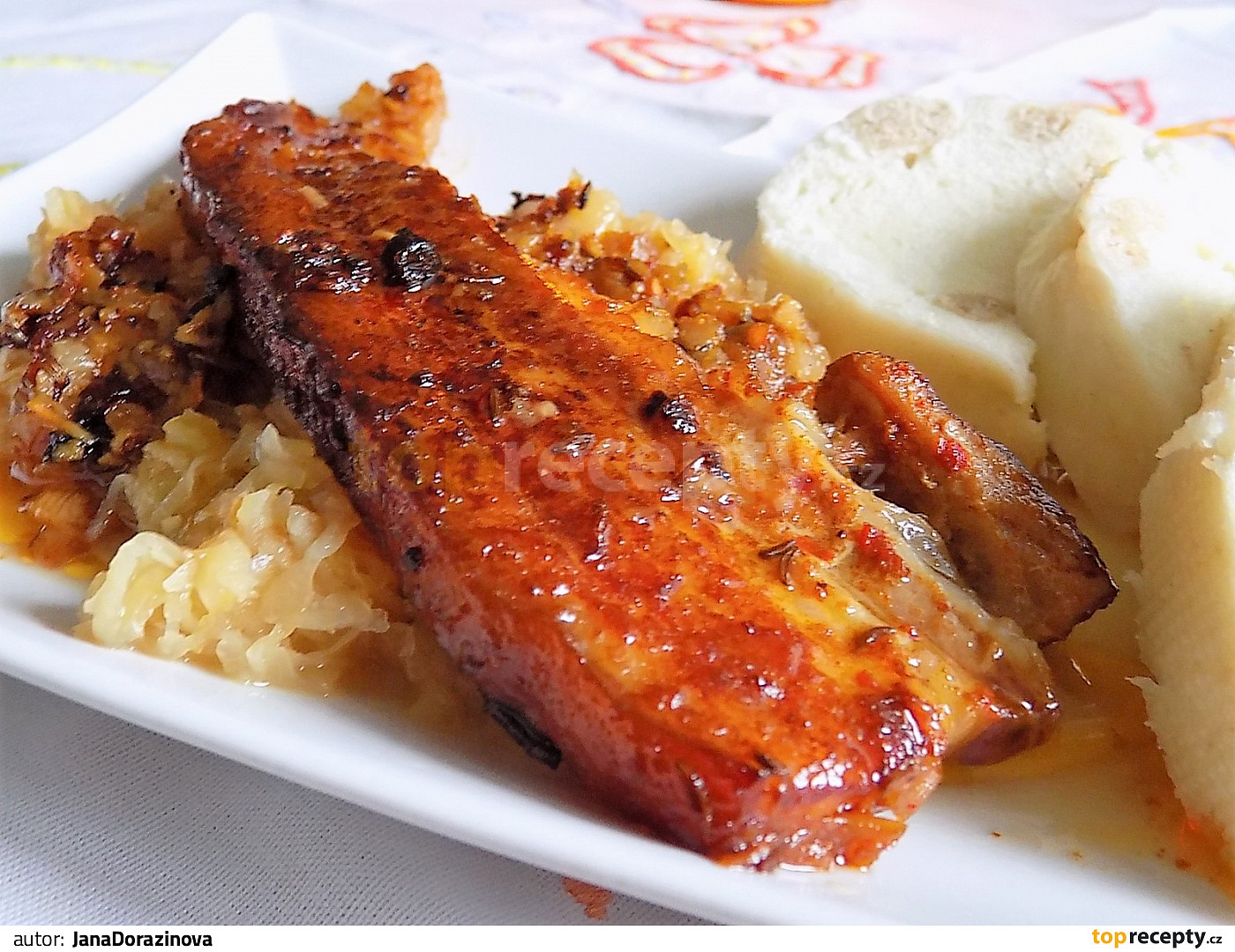 Country pečený bůček na kysaném zelí recept - TopRecepty.cz