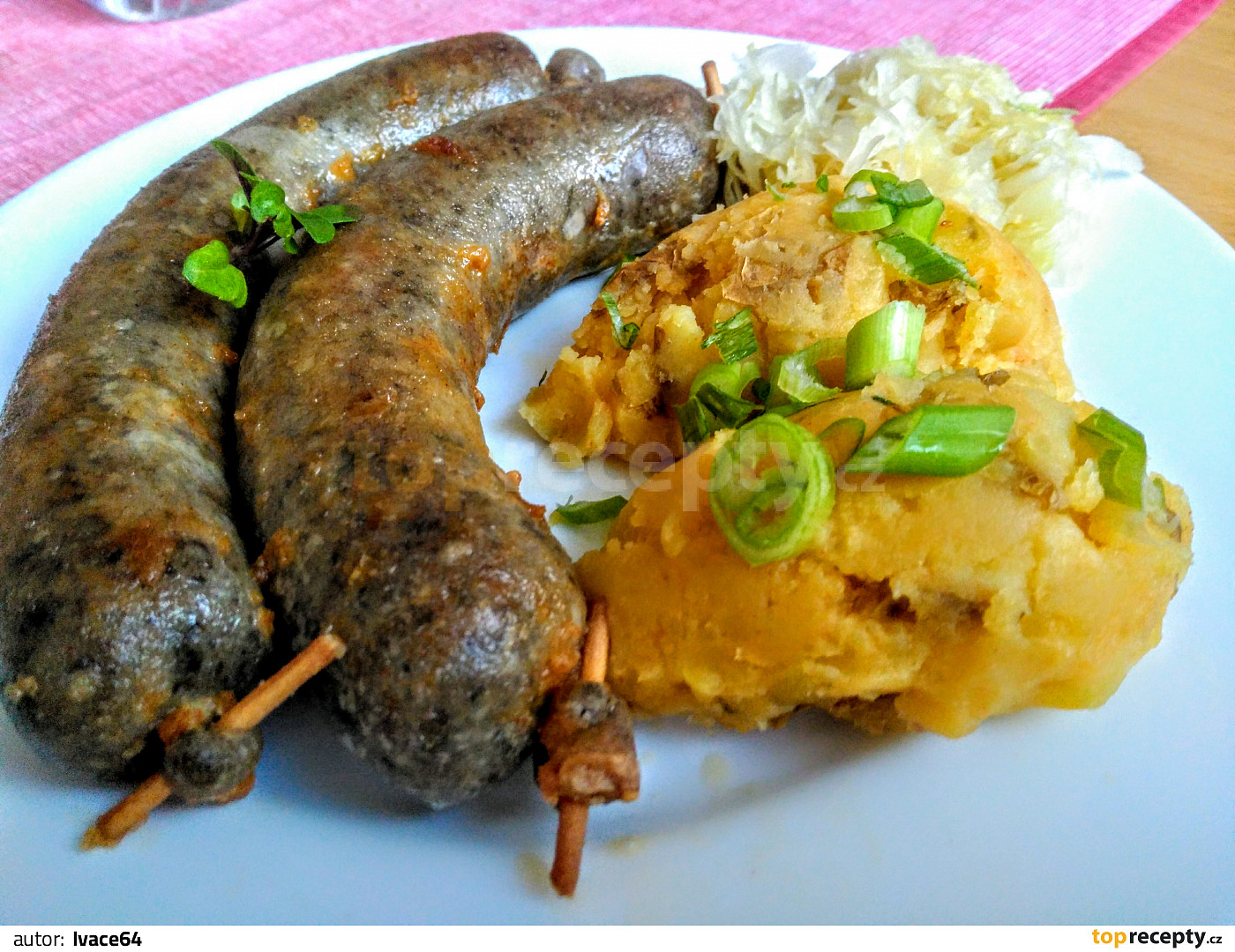 Jitrnice se slabou krustou z mouky, bylinek a uzené papriky recept ...