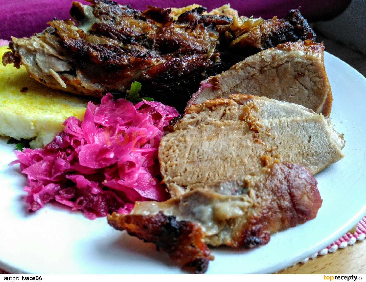 Pečená vepřová žebra a ocásky se zelím, červenou řepou a křenem recept ...