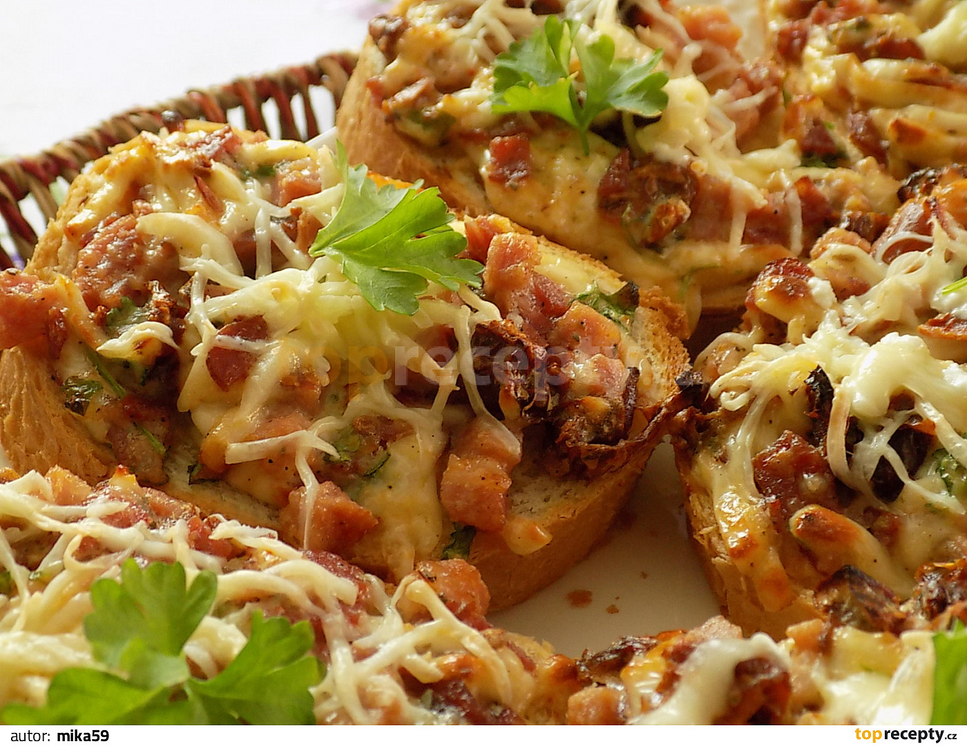 Zapečené chlebíčky recept - TopRecepty.cz