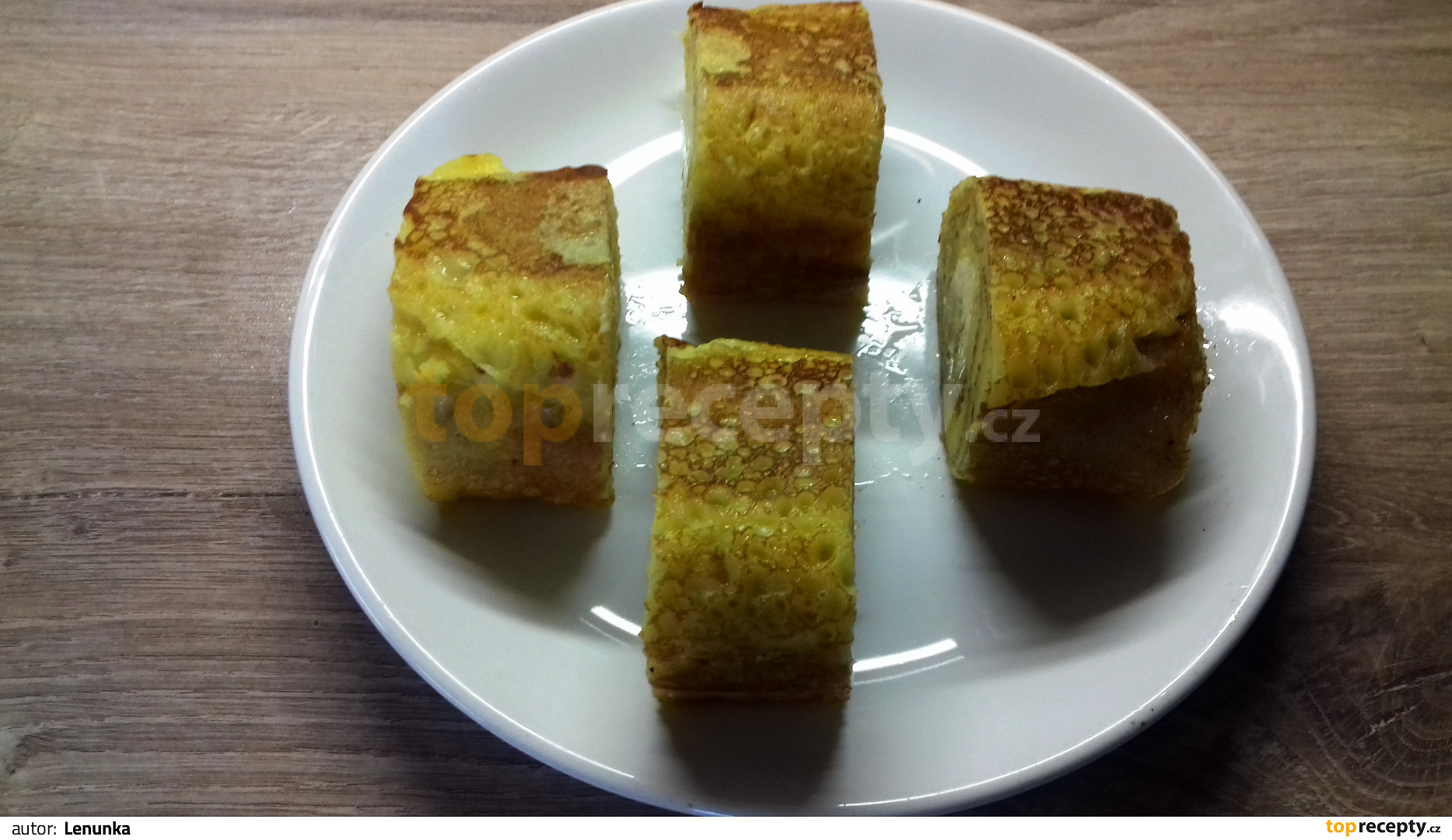 Banánové šneky se sněhovou čepicí recept - TopRecepty.cz