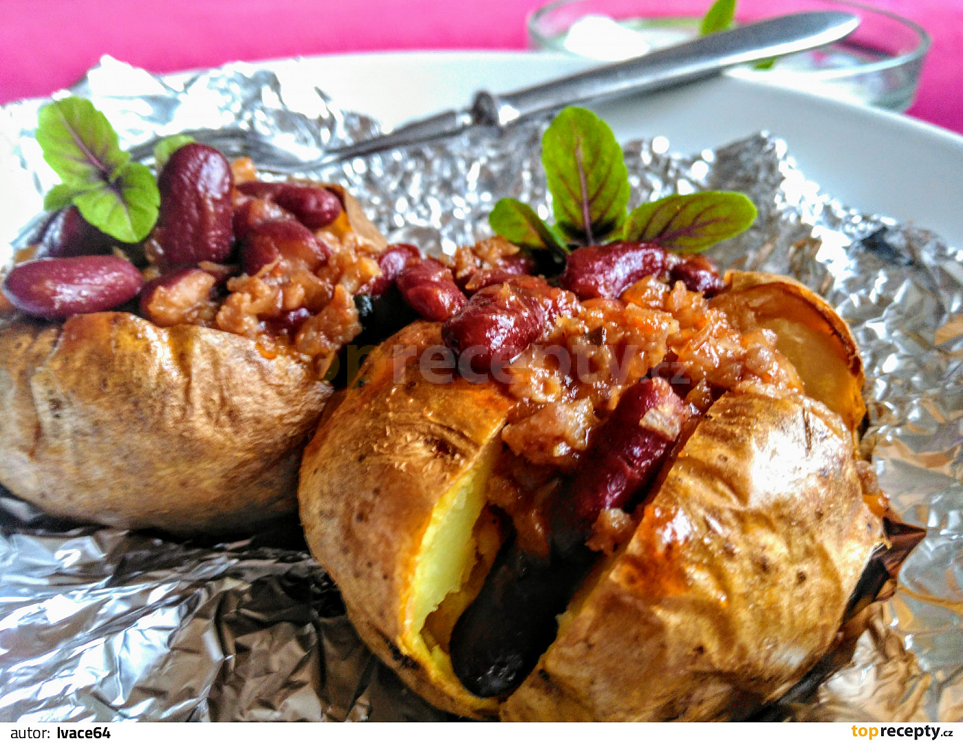 Pečená plněná brambora v tex-mex stylu recept - TopRecepty.cz