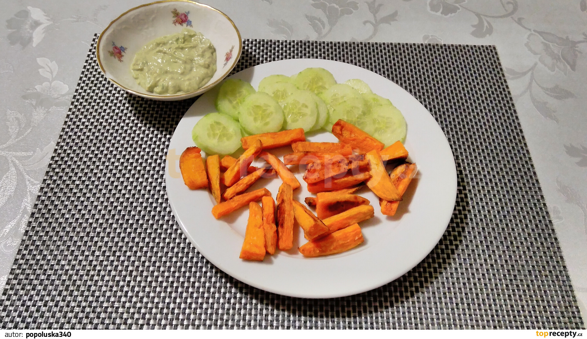 Pečené batáty s avokádovým dipem recept - TopRecepty.cz