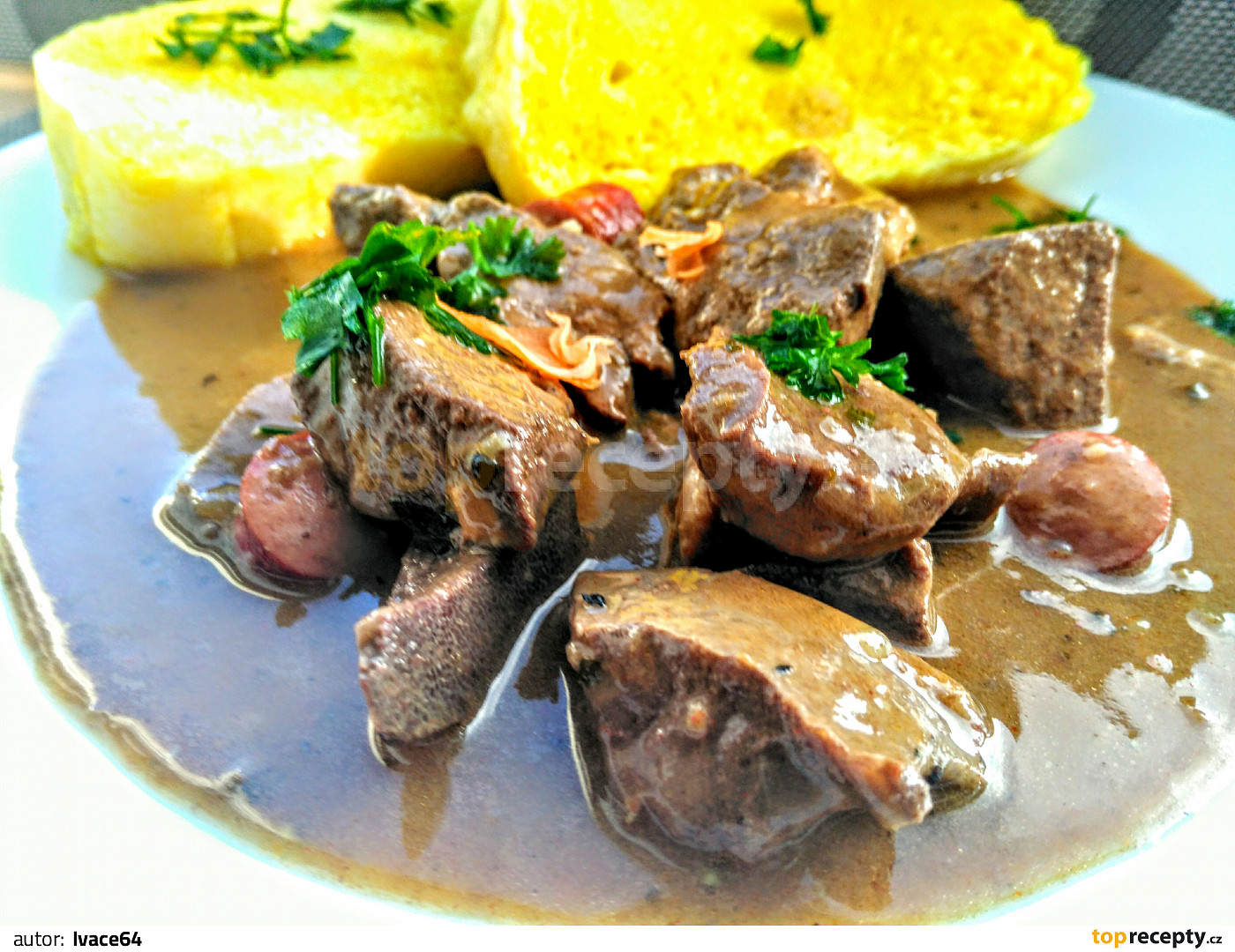 Pečený guláš z vepřových jater, mozečku, srdce a sleziny recept ...