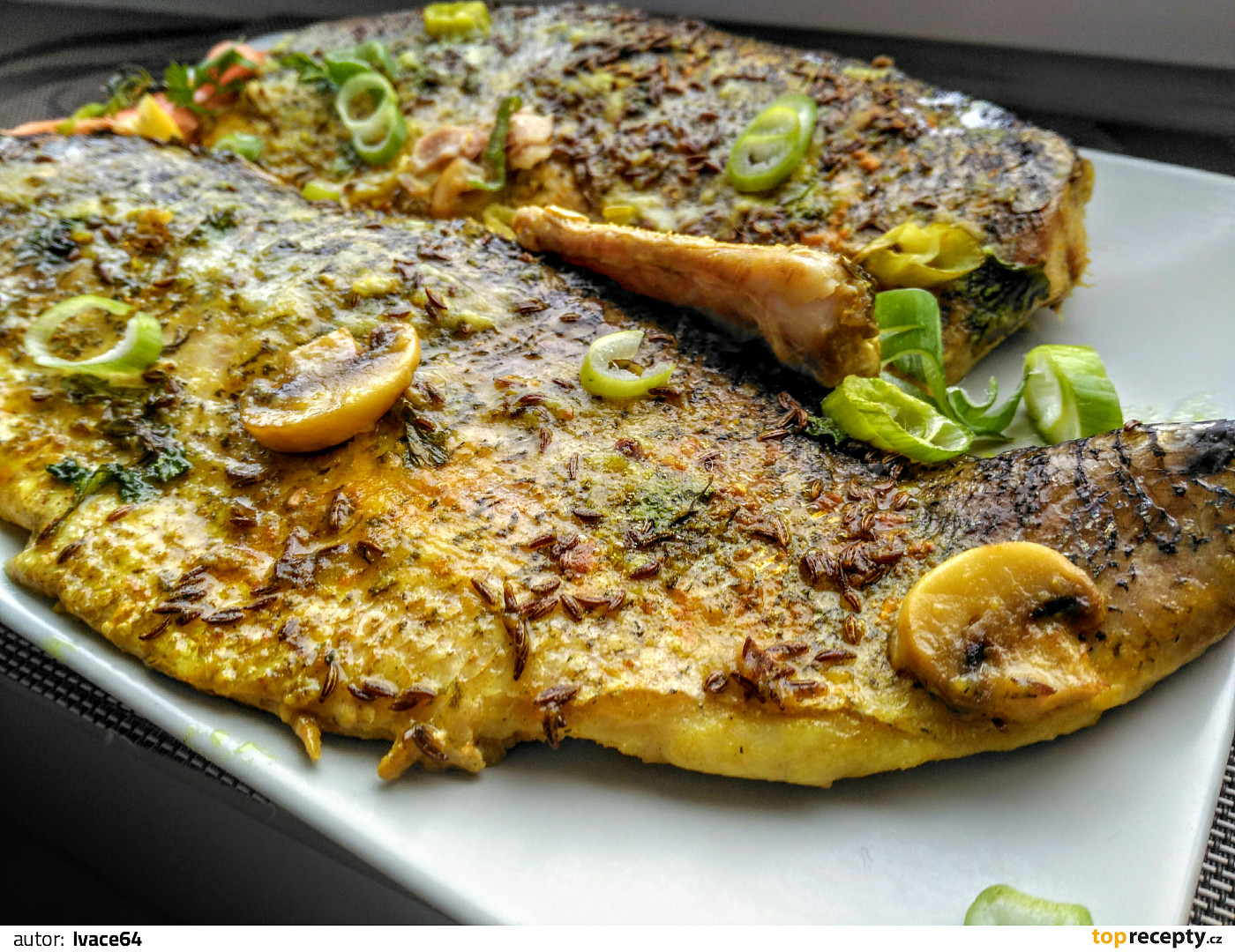 Štika na másle, bylinkách a žampionech recept - TopRecepty.cz