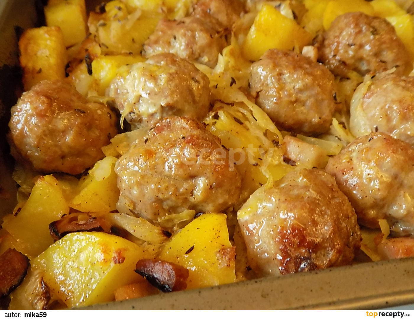 Hlávkové zelí, mleté kuličky a brambory v jednom pekáčku recept ...