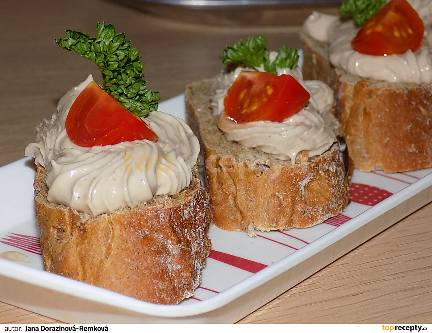 Pomazánka z tresčích jater na jednohubky recept - TopRecepty.cz