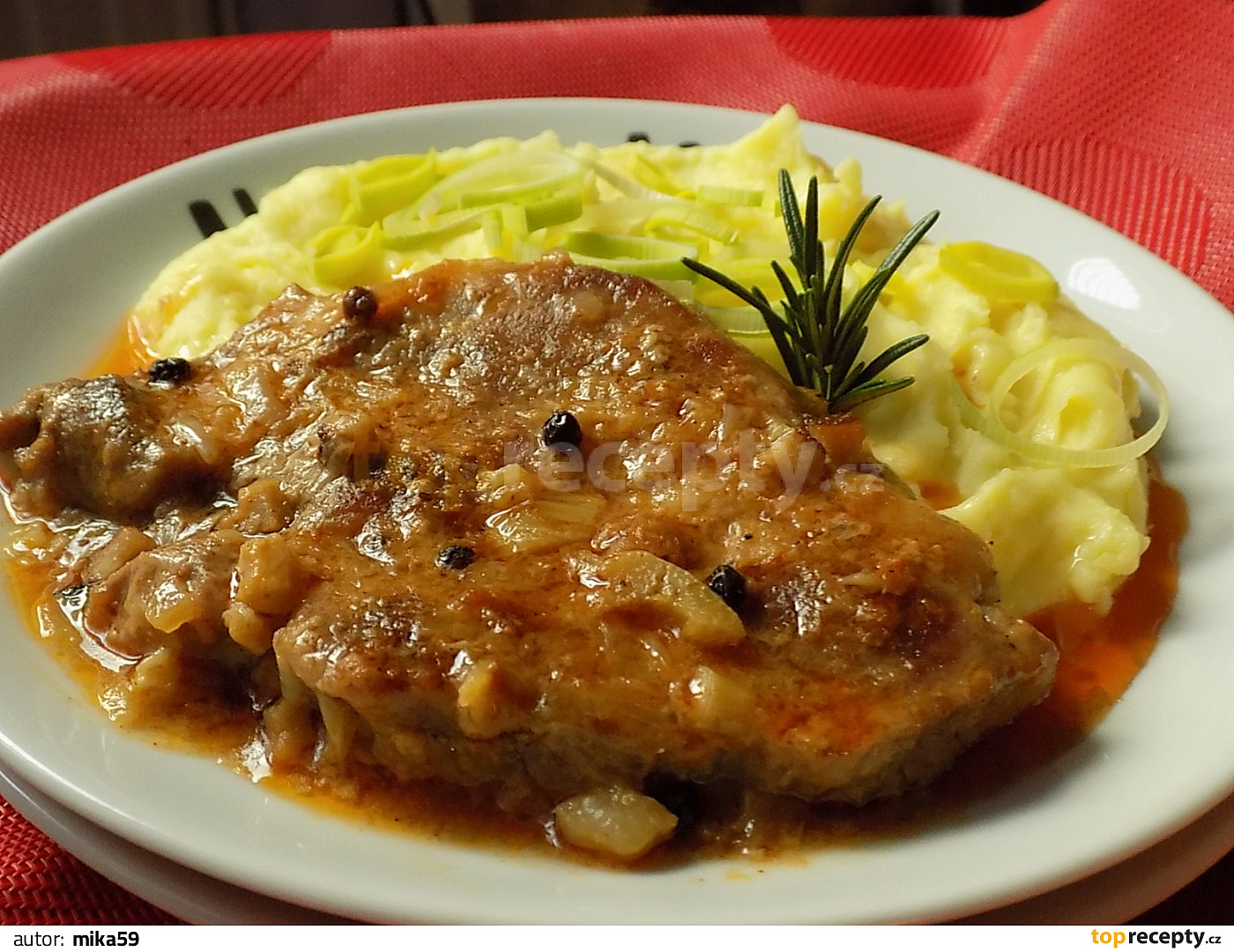 Vepřová plec na hořčici a barevném pepři recept - TopRecepty.cz